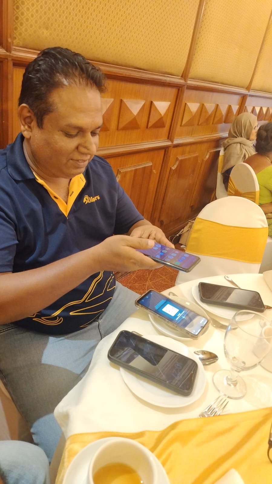 Presentation on creating WhatsApp Groups for the Royal College Past ...